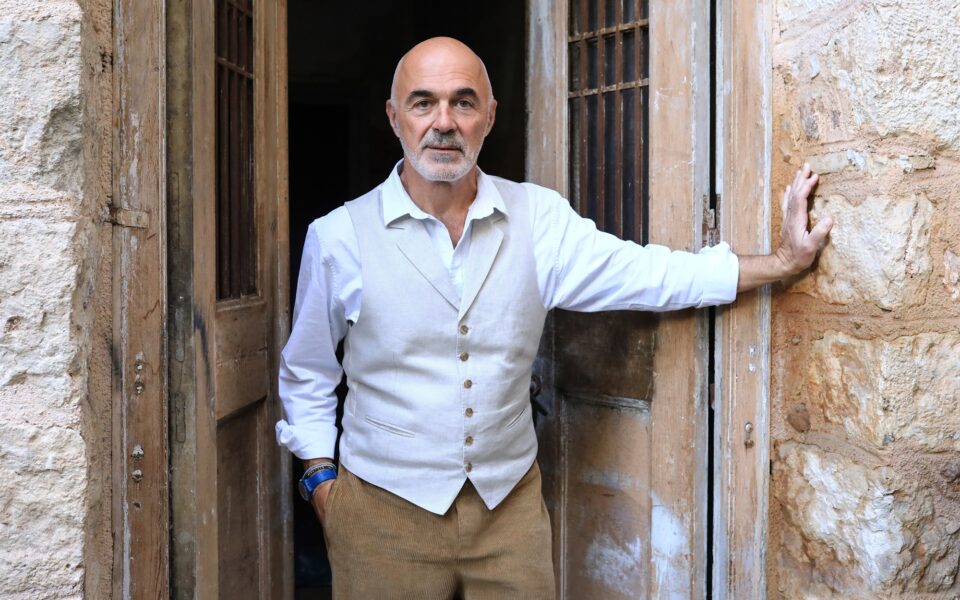 Ο Στάθης Λιβαθινός στην «Κ»: Μία χώρα ανάμεσα σε Μάτριξ και Δρ. Ζιβάγκο ...